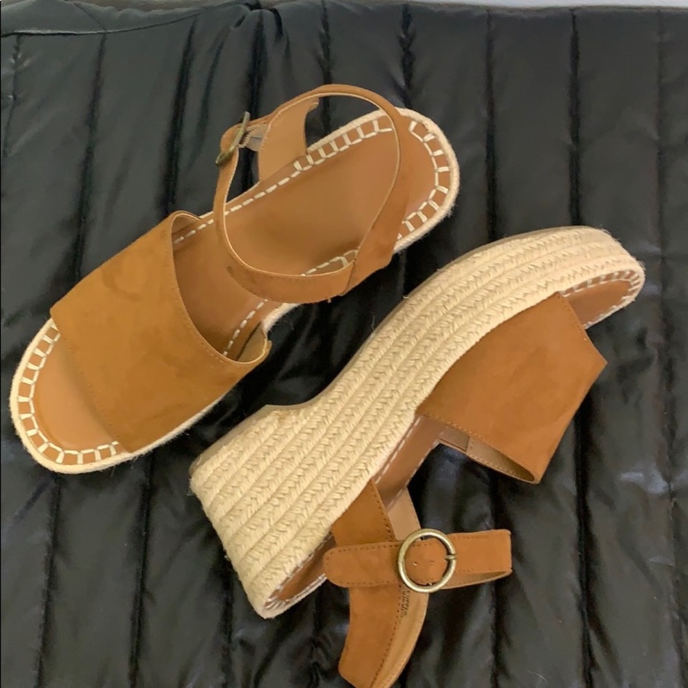 Universal Threads Tan/Brown Chunky Platform Sandal - Gem